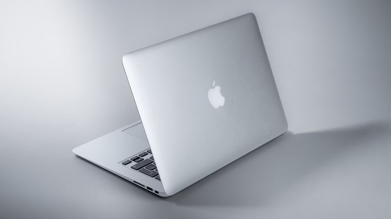 MacBook Neo, John Ternus'un Apple liderliğinin ilk işareti